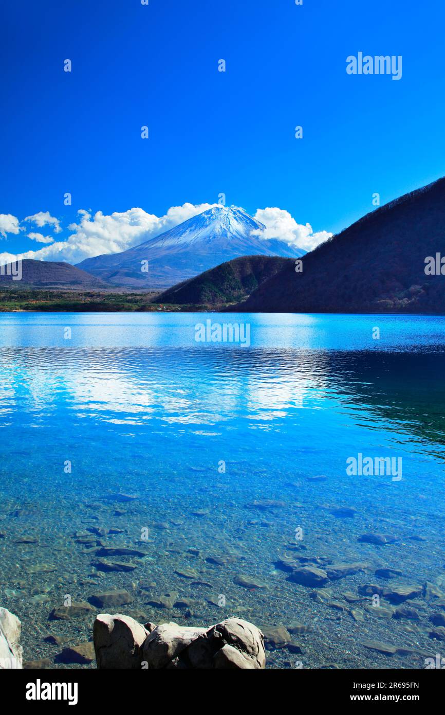 Mt Fuji from Lake Motosuko Stock Photo - Alamy