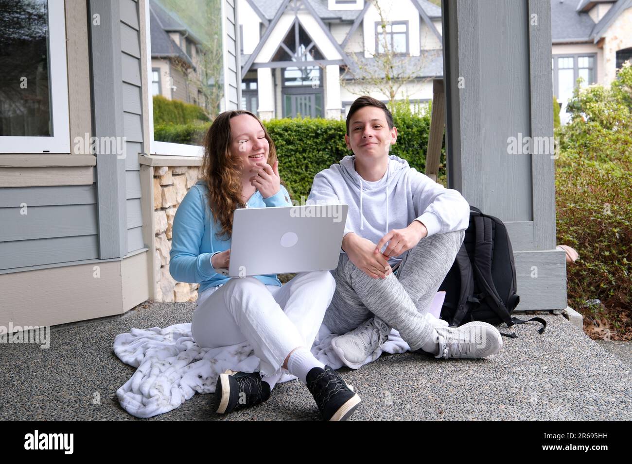 Laughing out loud movie hi-res stock photography and images - Alamy