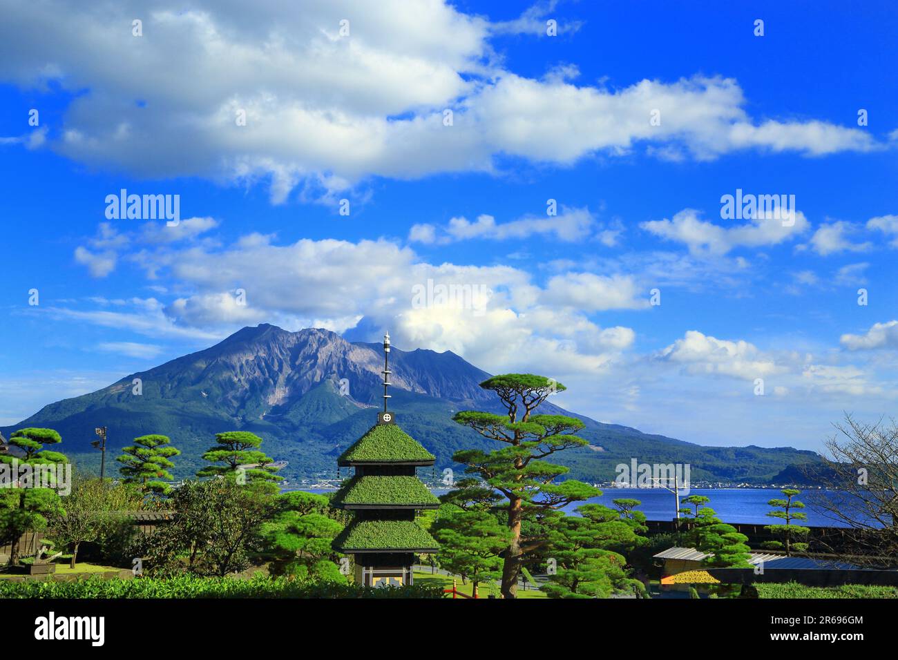 Senganen Garden and Sakurajima Stock Photo - Alamy
