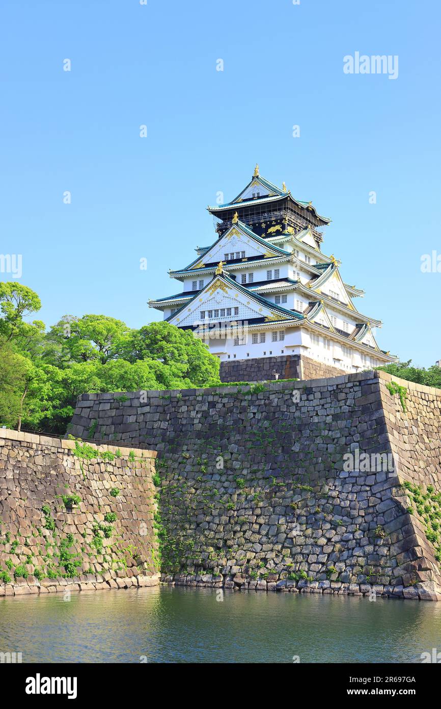Osaka Castle tower and inner moat in fresh green Stock Photo - Alamy