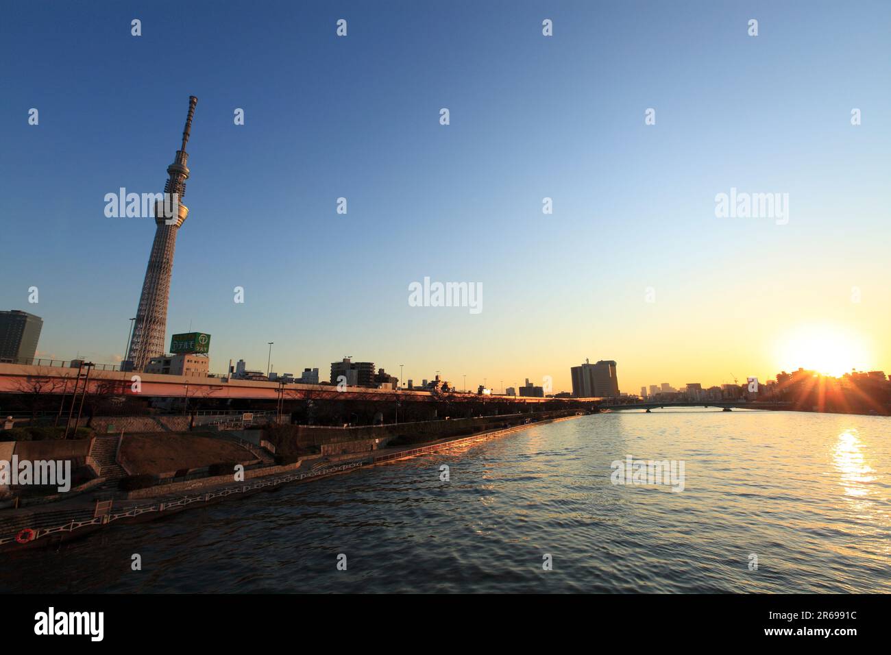 Sakurabashi bridge and tokyo skytree hi-res stock photography and ...