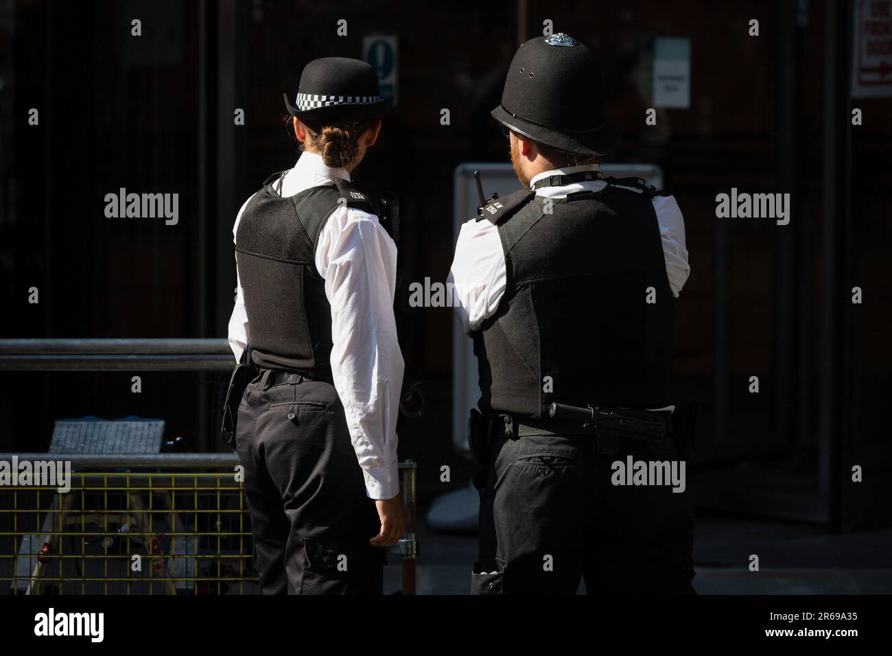 London, UK. 07th June, 2023. Police officers await the departure of ...