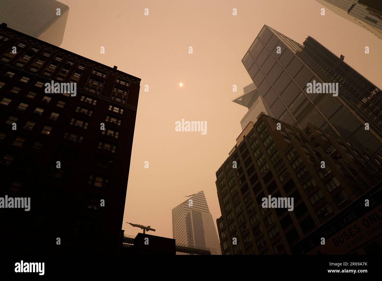 New York, New York, USA. 07th June, 2023. Thick plume of Canadian ...