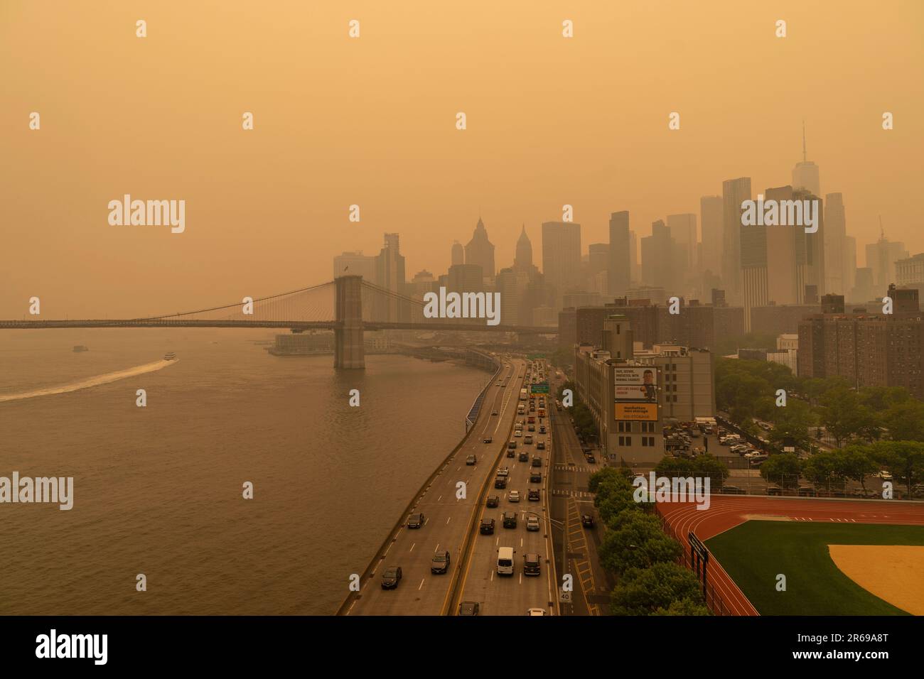 Canadian wildfire smoke new york city hi-res stock photography and ...