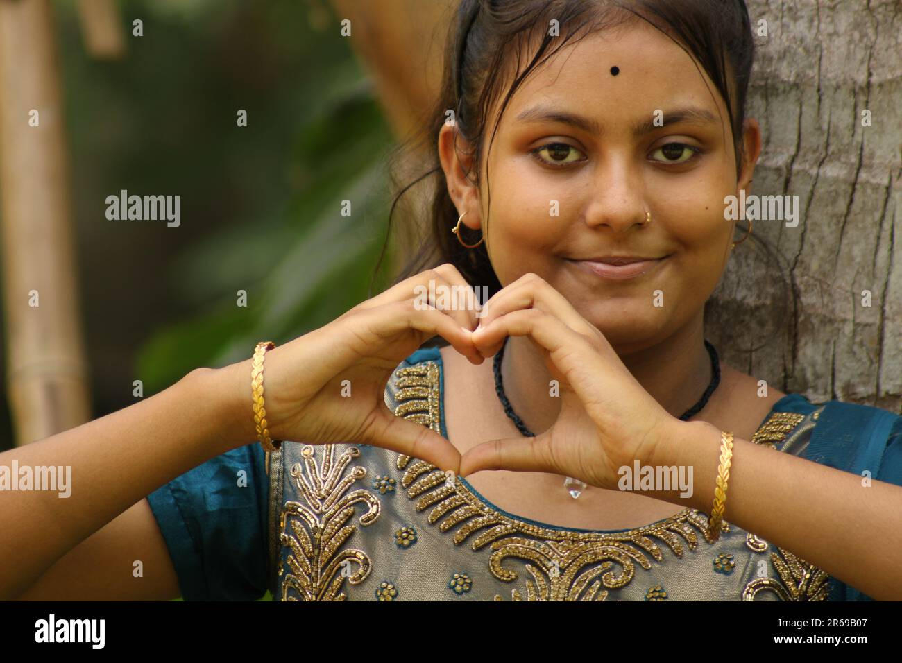 Beautiful young Indian Girl in a outdoor Stock Photo - Alamy