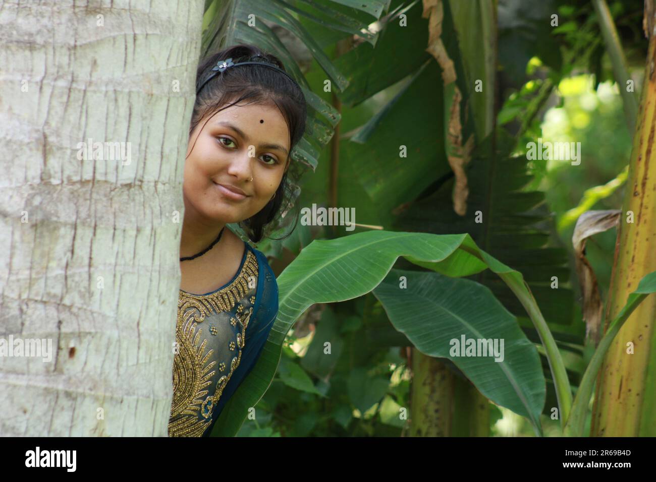 Woman sweatshirt indian hi-res stock photography and images - Alamy