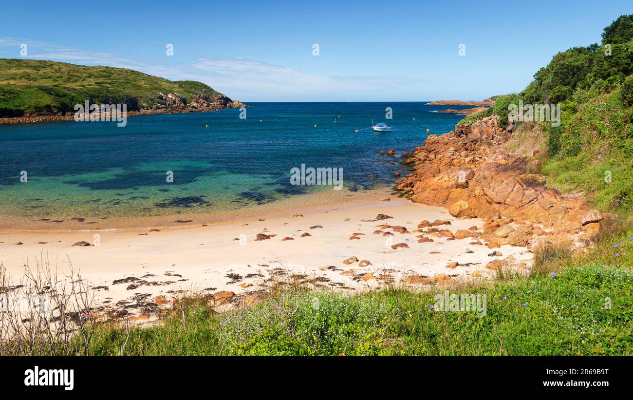 empty beach and boat in blue water on broughton island Stock Photo - Alamy