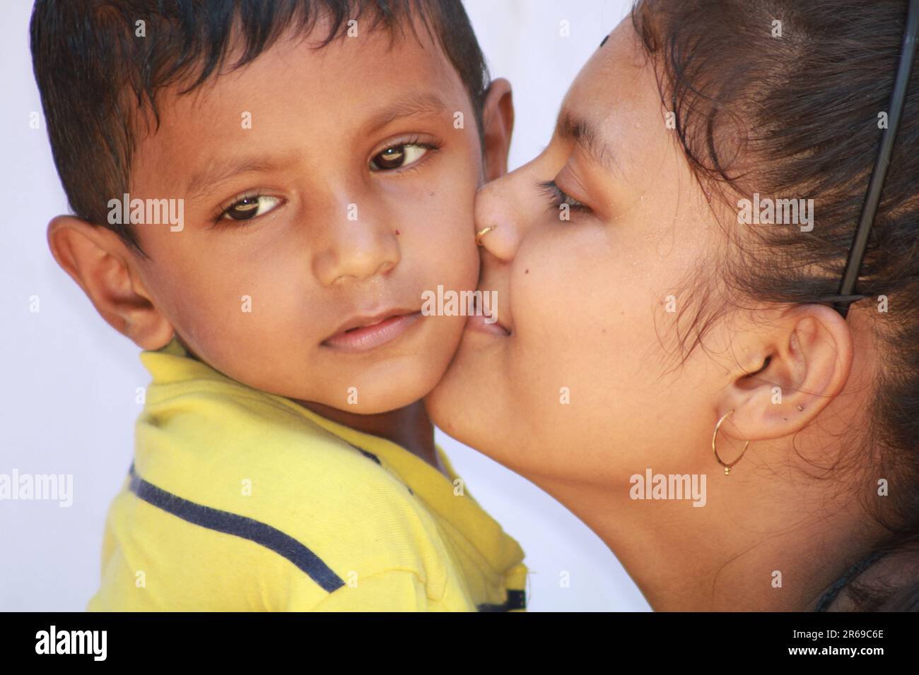Girl kissing a boy hi-res stock photography and images - Alamy