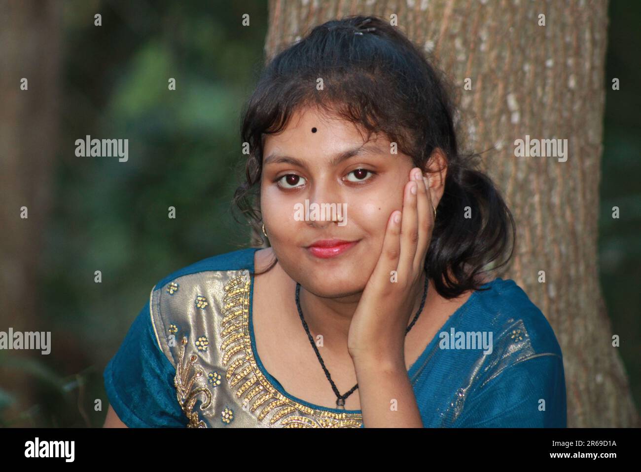 Sitting cheek to cheek hi-res stock photography and images - Alamy