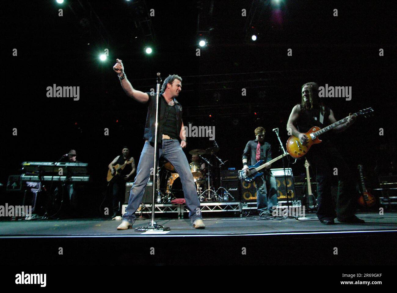 Shannon Noll performing, supporting Live, at Sydney Entertainment ...
