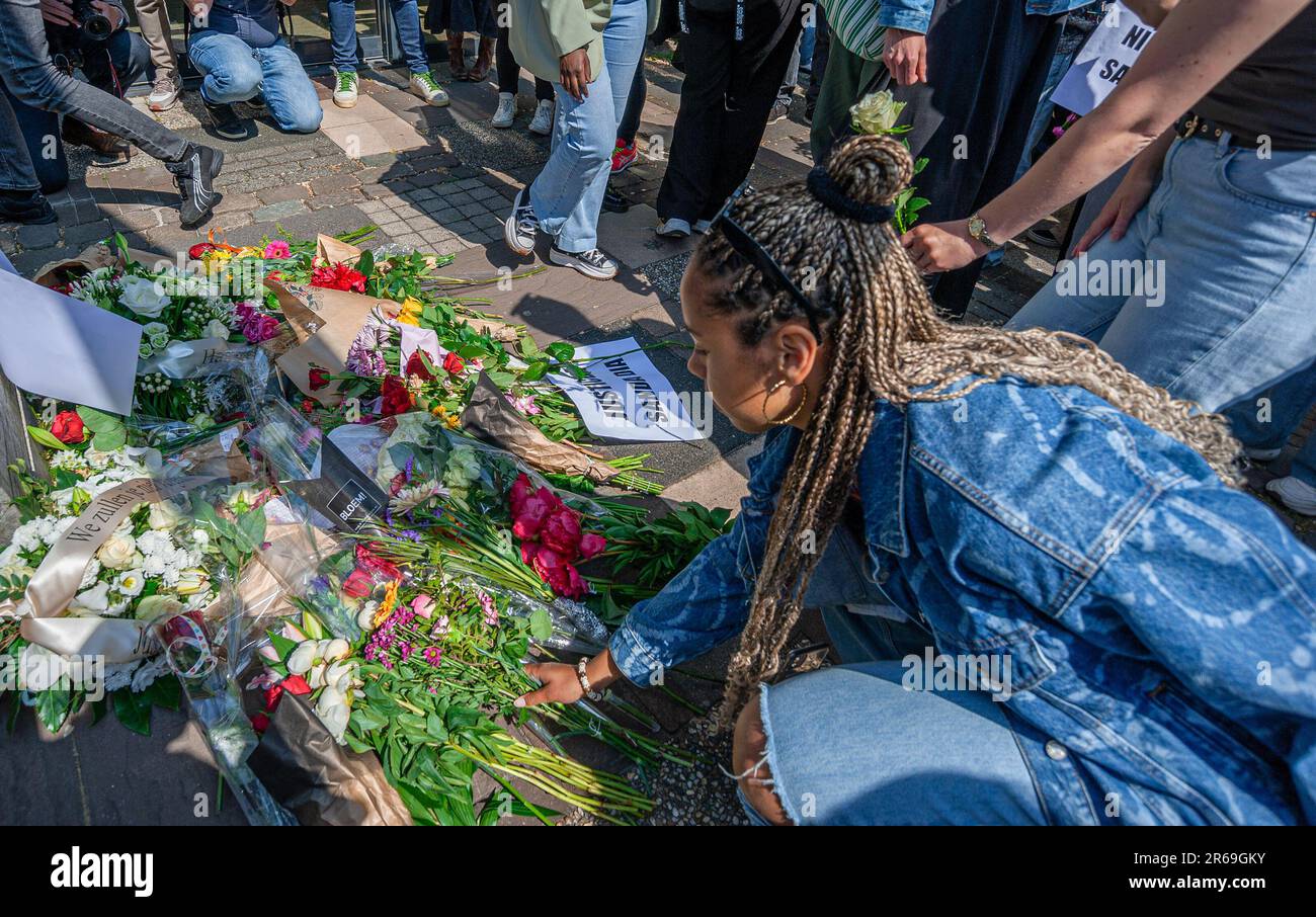 Protesters place flowers and placards on the steps of the Belgium ...