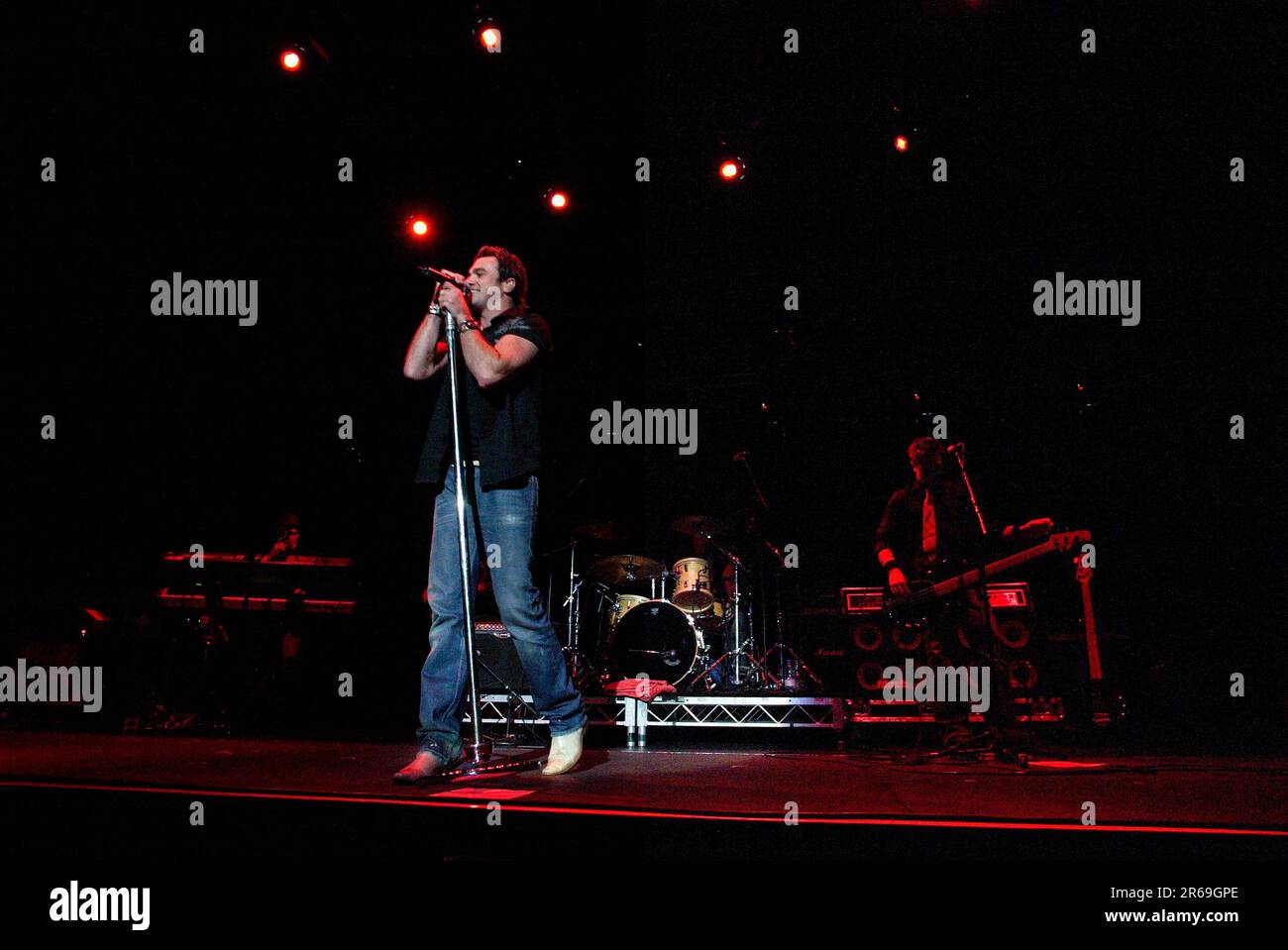 Shannon Noll performing, supporting Live, at Sydney Entertainment ...