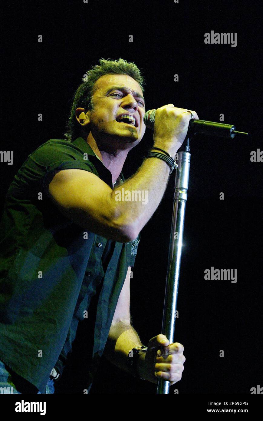 Shannon Noll performing, supporting Live, at Sydney Entertainment ...