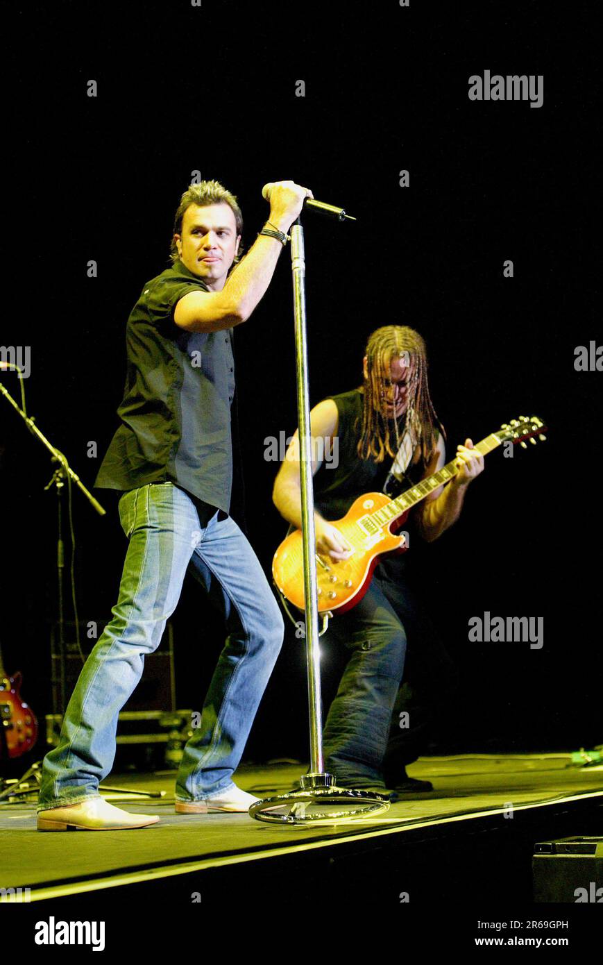 Shannon Noll performing, supporting Live, at Sydney Entertainment ...