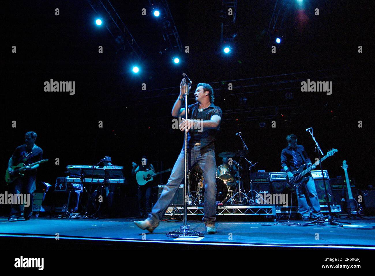 Shannon Noll performing, supporting Live, at Sydney Entertainment ...