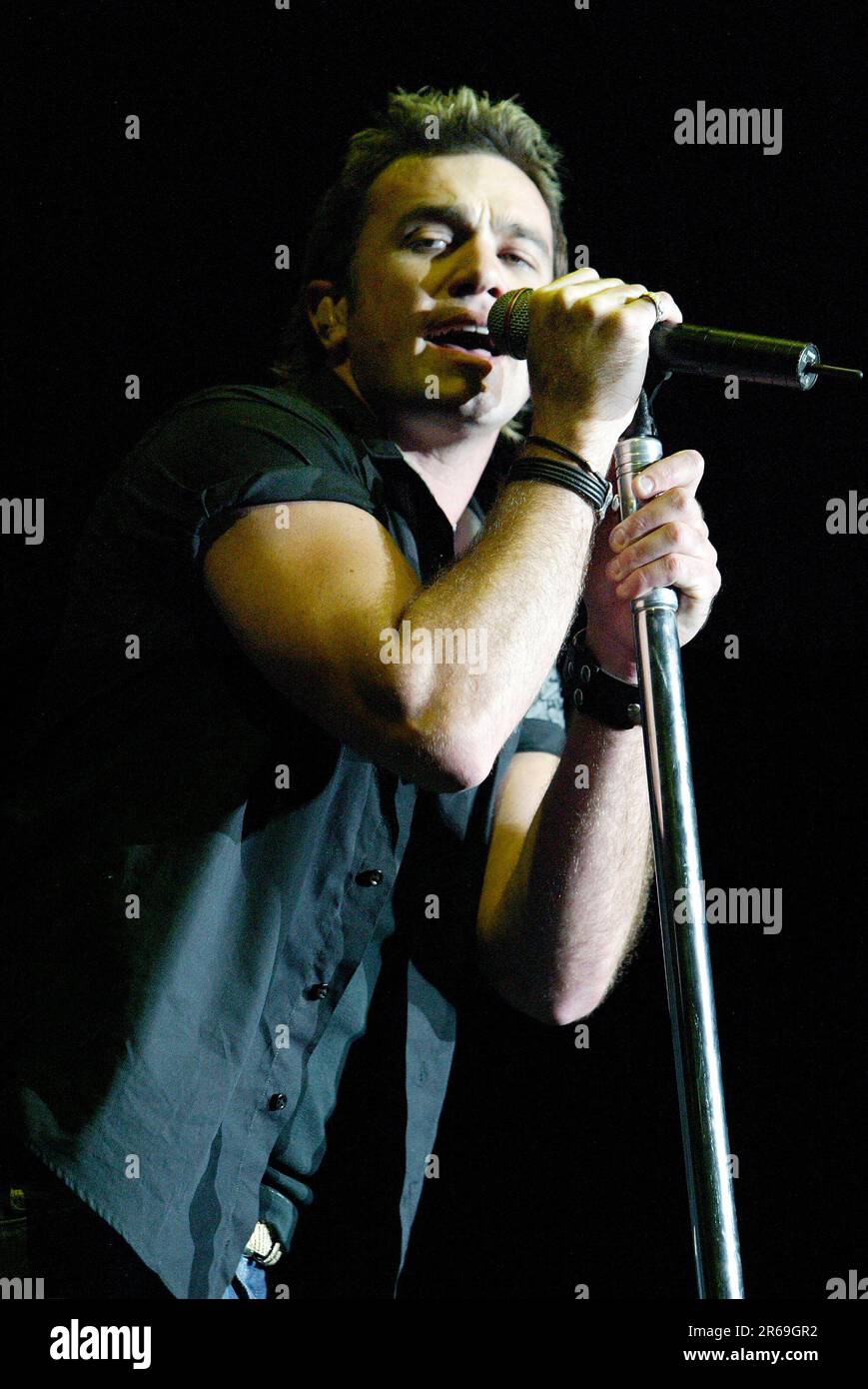 Shannon Noll performing, supporting Live, at Sydney Entertainment ...