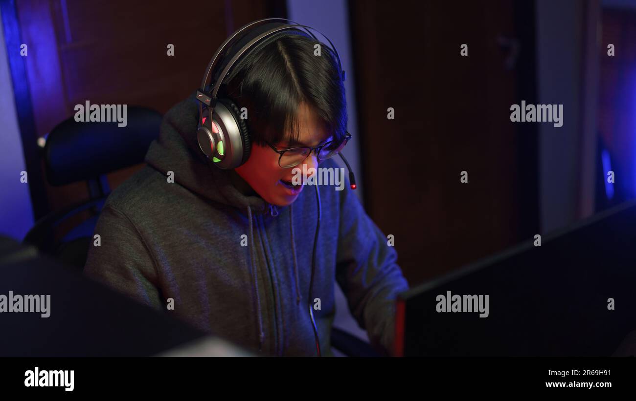 Asian male teenager playing game hi-res stock photography and images ...