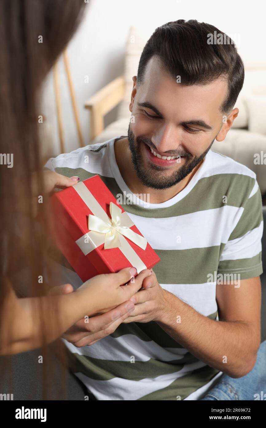 Man taking gift from woman hi-res stock photography and images - Alamy