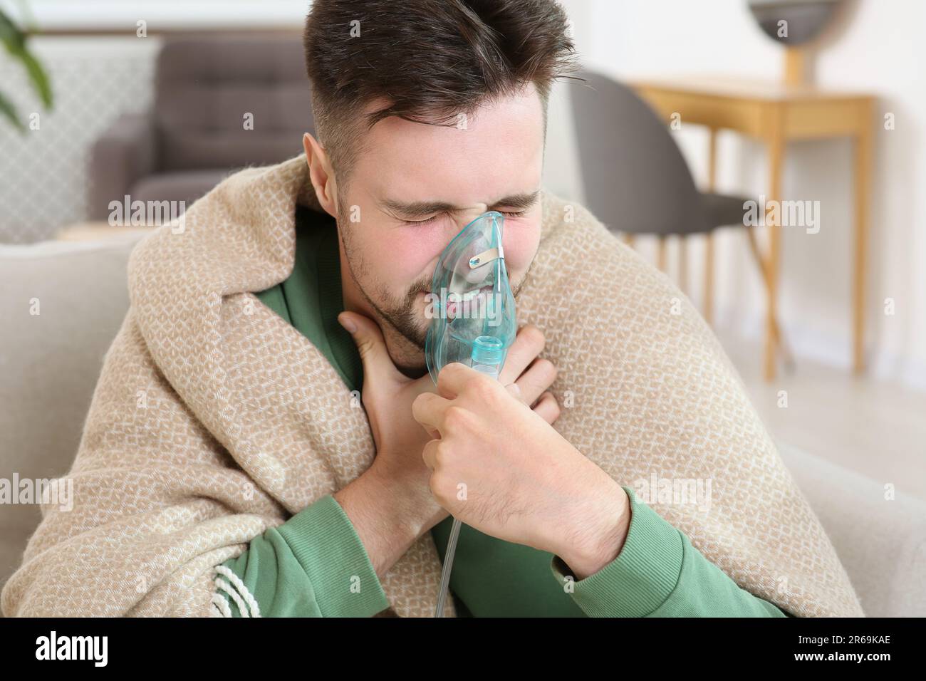 Using compressor nebulizer disease hi-res stock photography and images ...