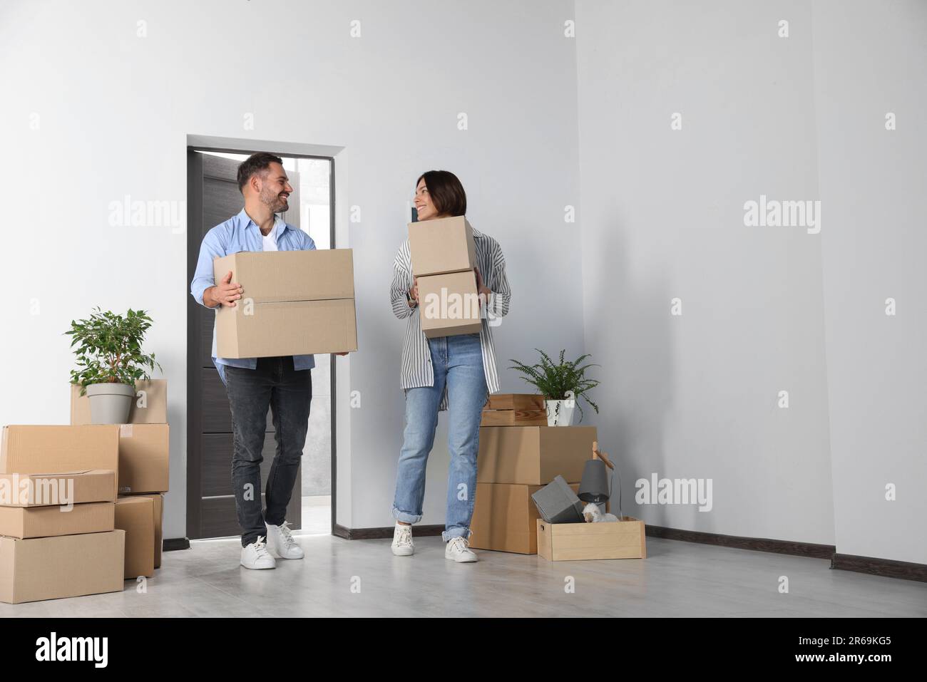 Couple entering in new house hi-res stock photography and images - Alamy