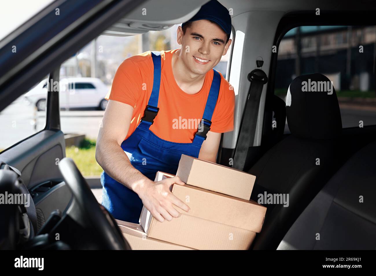 Car delivery service hi-res stock photography and images - Alamy
