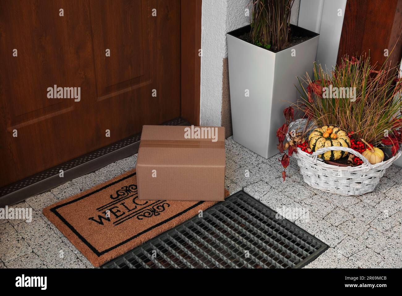 Plain door mat hi-res stock photography and images - Alamy