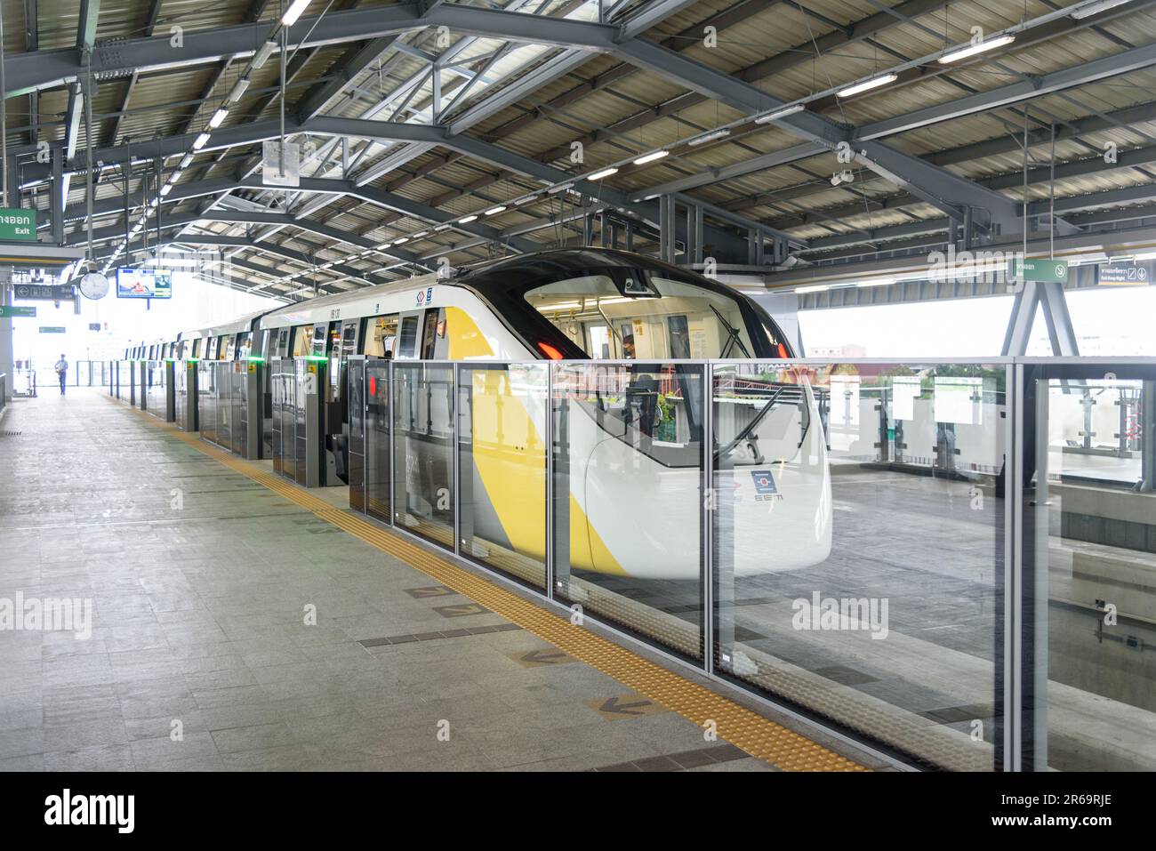Bangkok,Thailand - 6June, 2023: Thai electric monorail train yellow ...