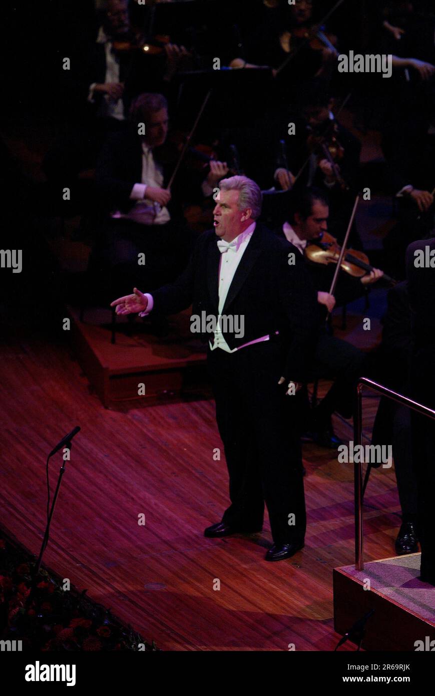Glenn Winslade (with Conductor Richard Hickox, CBE,) performing with ...