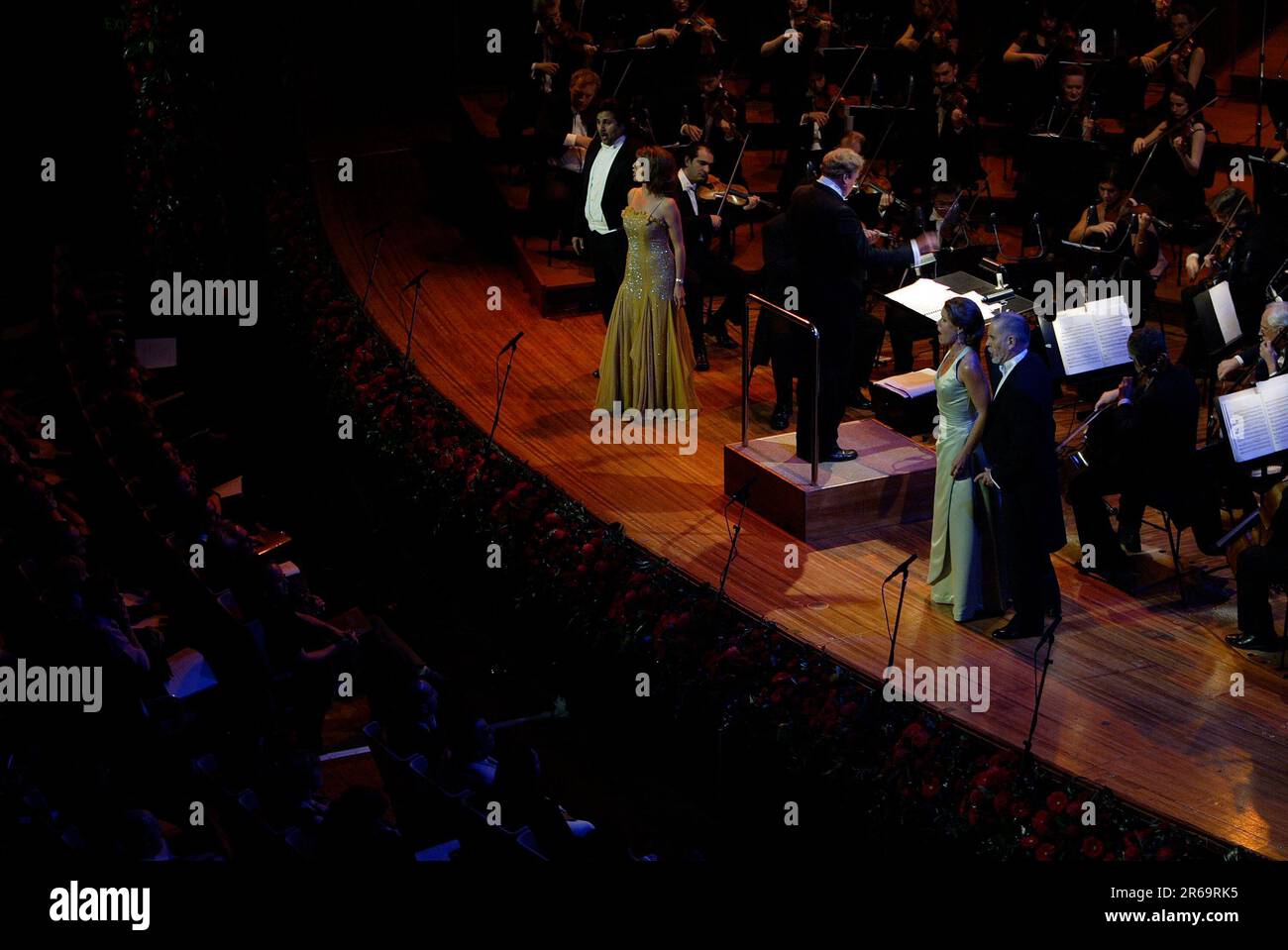 Sydney opera house in profile hi-res stock photography and images - Alamy