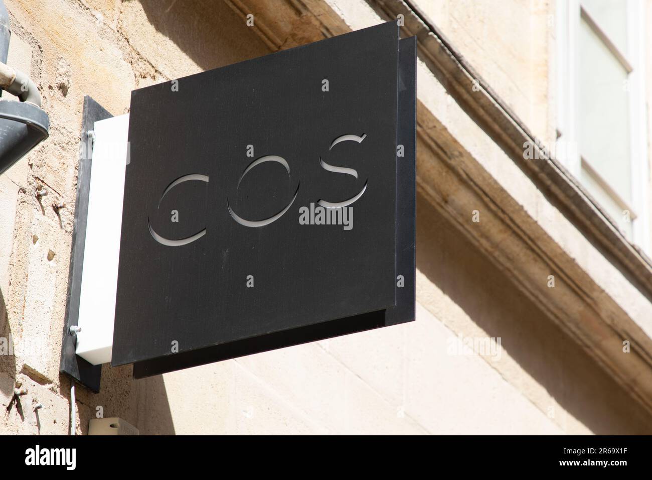 Cos logo hi-res stock photography and images - Alamy