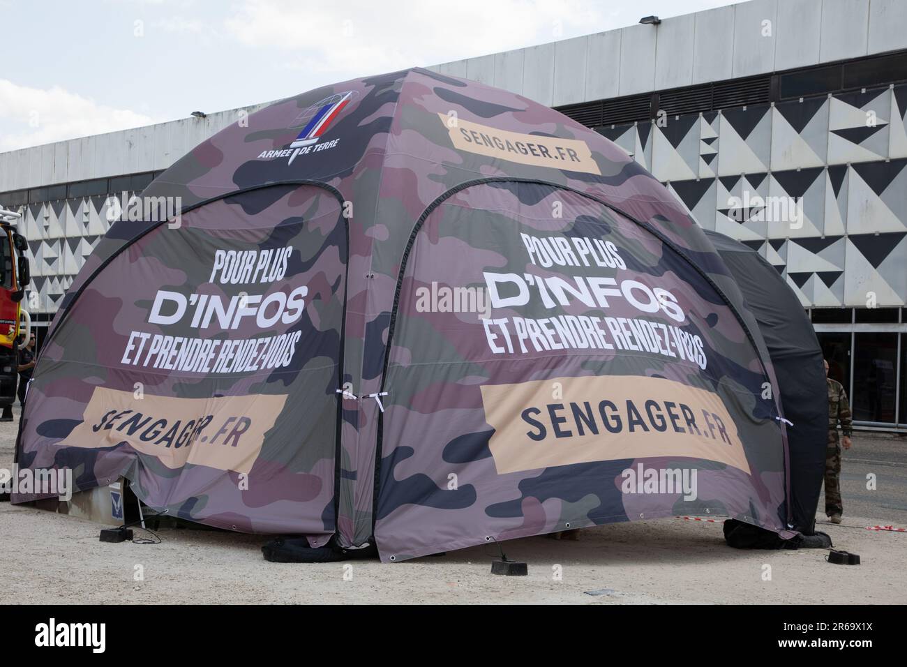 Bordeaux , Aquitaine France - 05 29 2023 : French Army recruitment sign ...