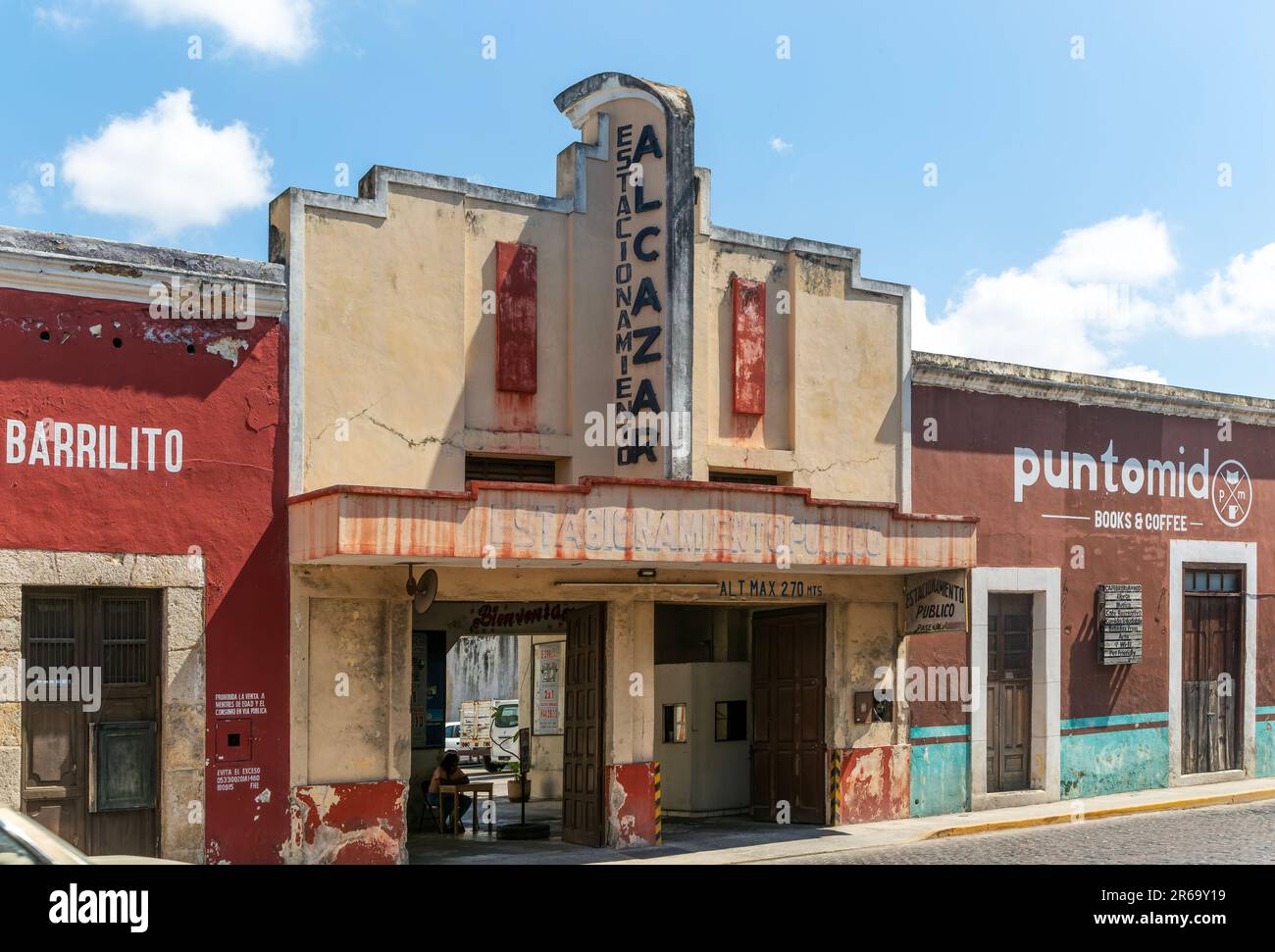 Alcazar Estacionamiento car parking lot Parque de la Mejorada, Merida ...