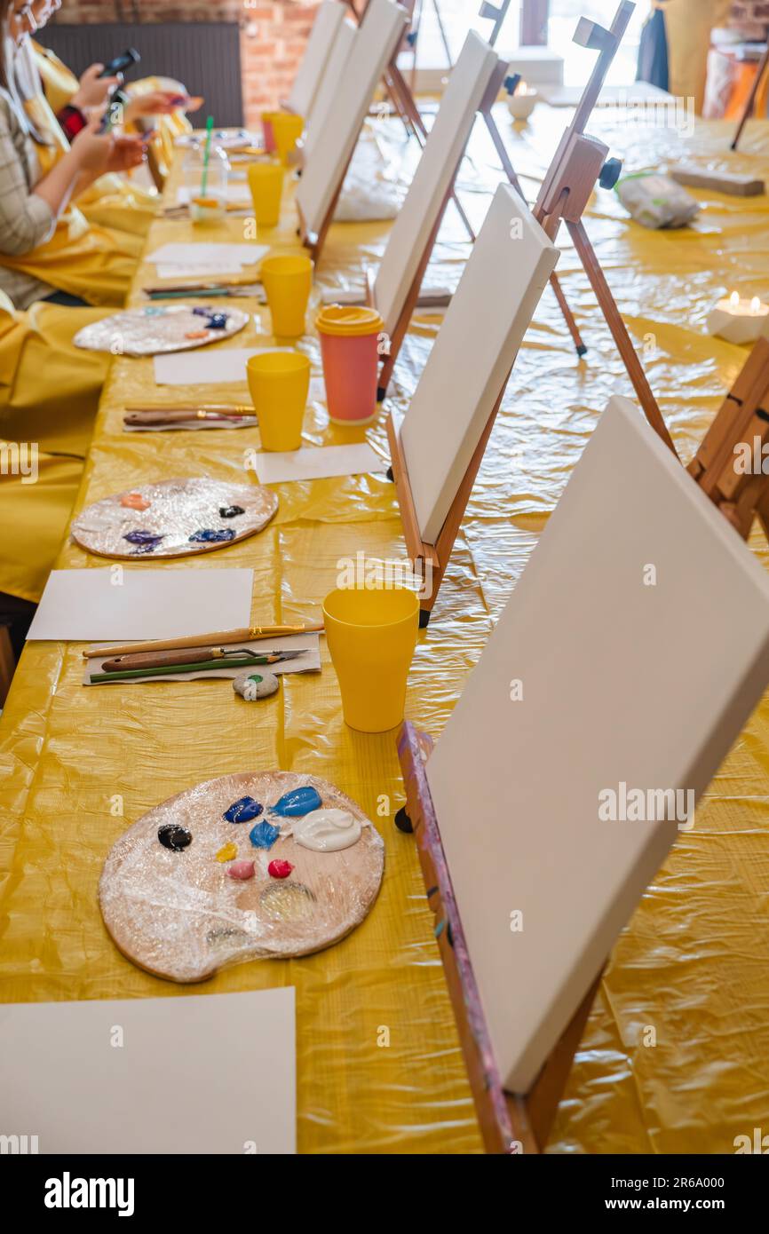 Art room with empty canvas classroom Stock Photo - Alamy