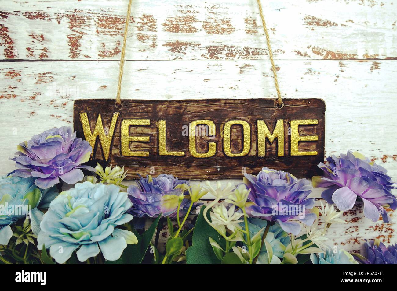 Welcome Sign with flowers frame decorate on wooden background Stock ...