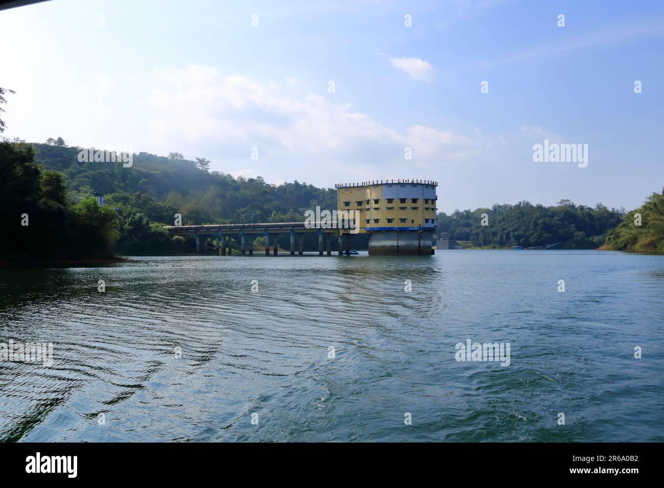 View to the reservoir in front of the peruvannamuzhi (peruvannamoozhi ...