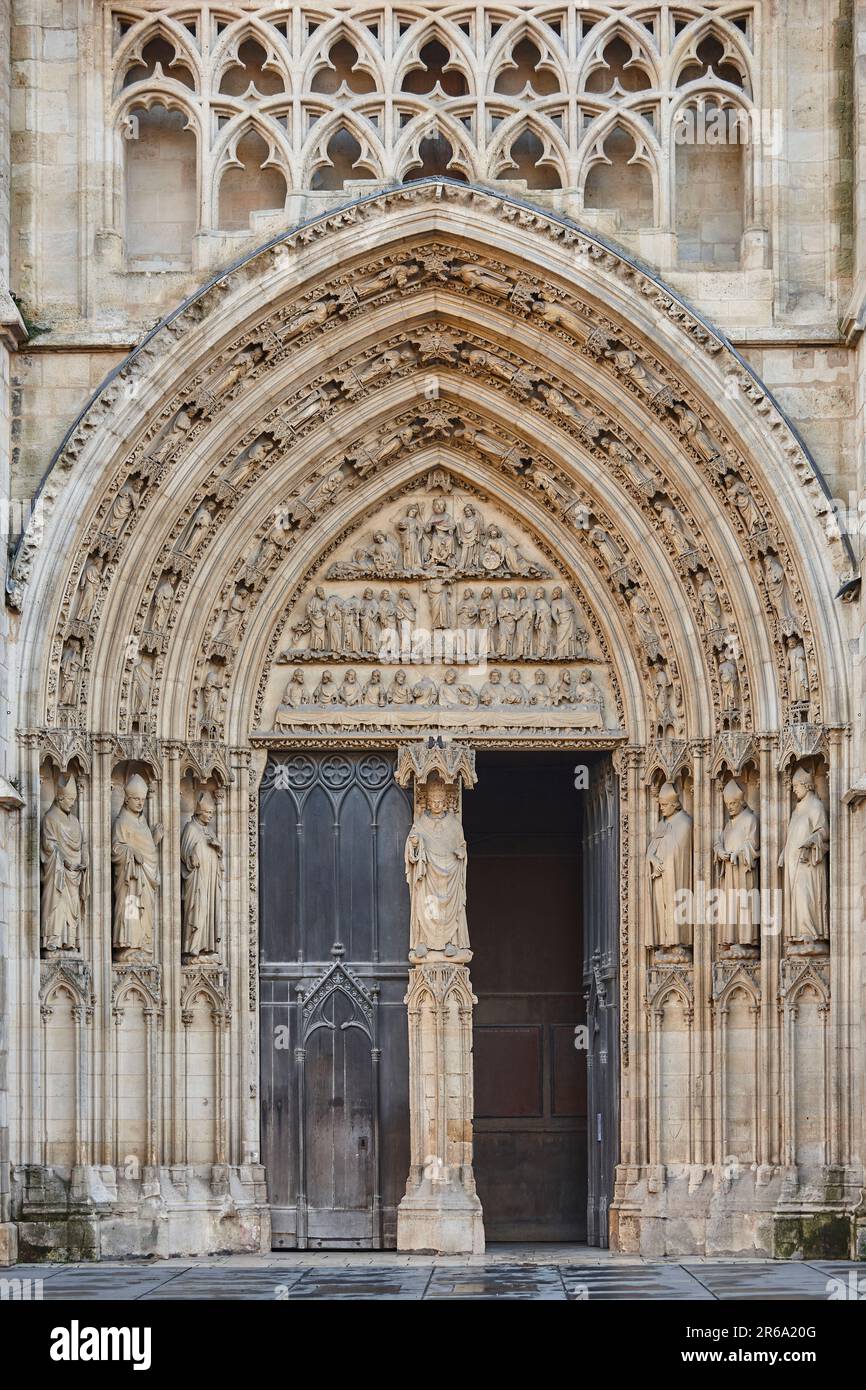 Gothic Saint Andre cathedral arcade in Bordeaux. Aquitaine, France ...