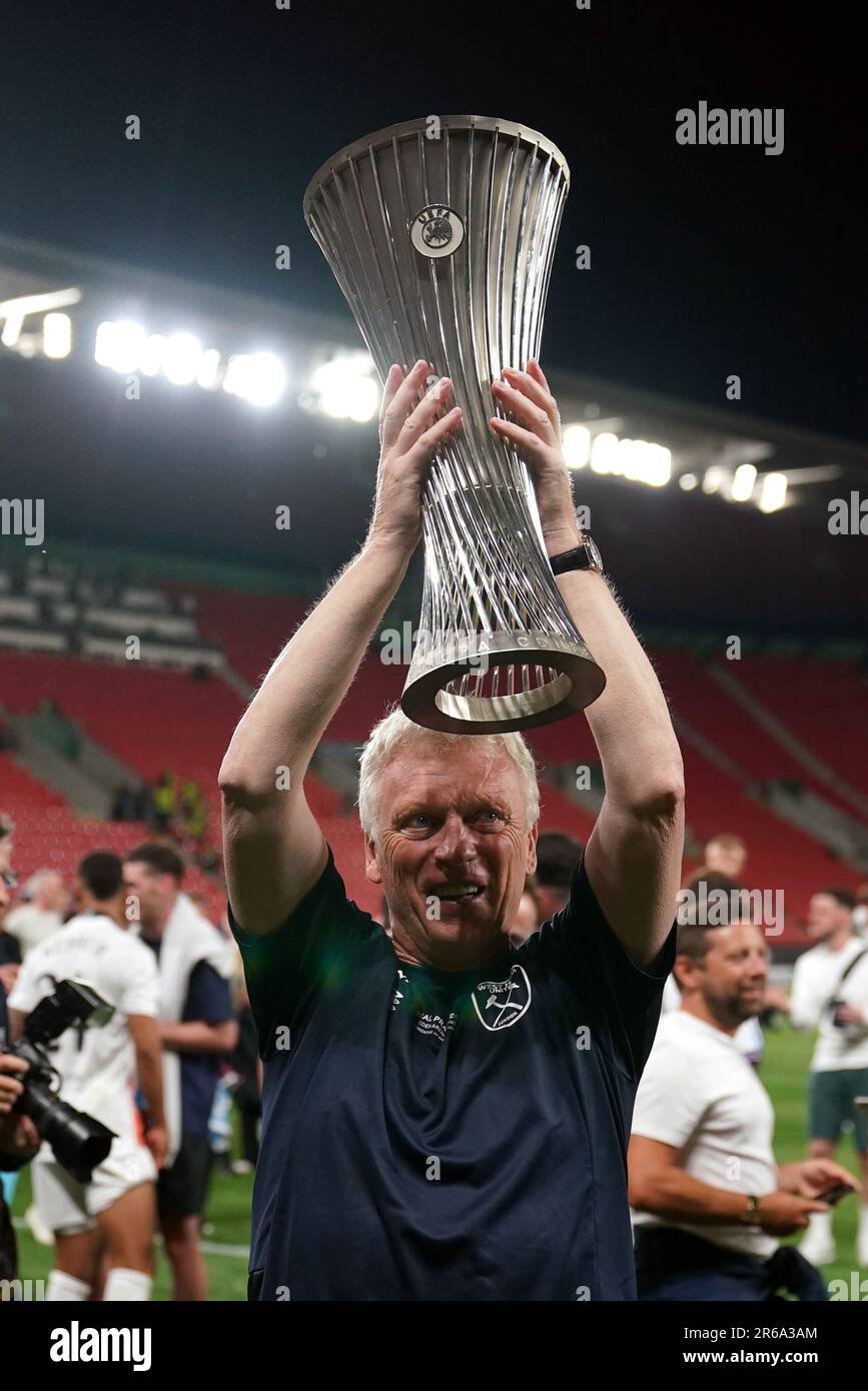 West Ham United manager David Moyes celebrates his sides victory ...