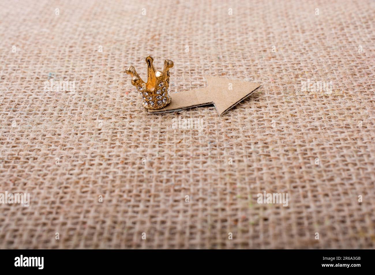 Arrow crown hi-res stock photography and images - Alamy