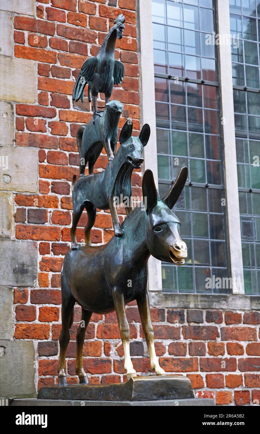 Statue of the Bremen Town Musicians, Bremen, famous Town Musicians of ...