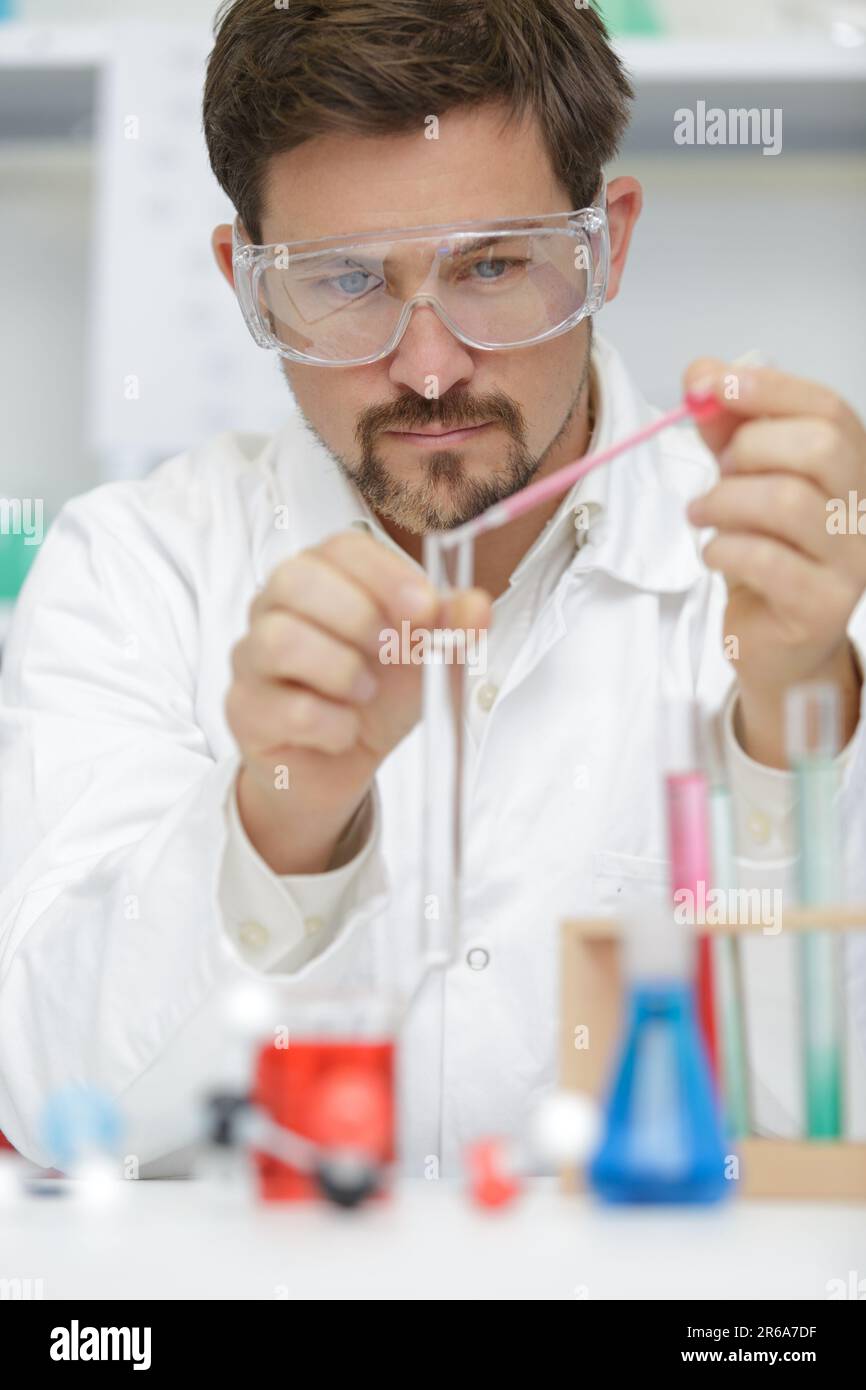 Scientist micropipette test tubes hi-res stock photography and images ...