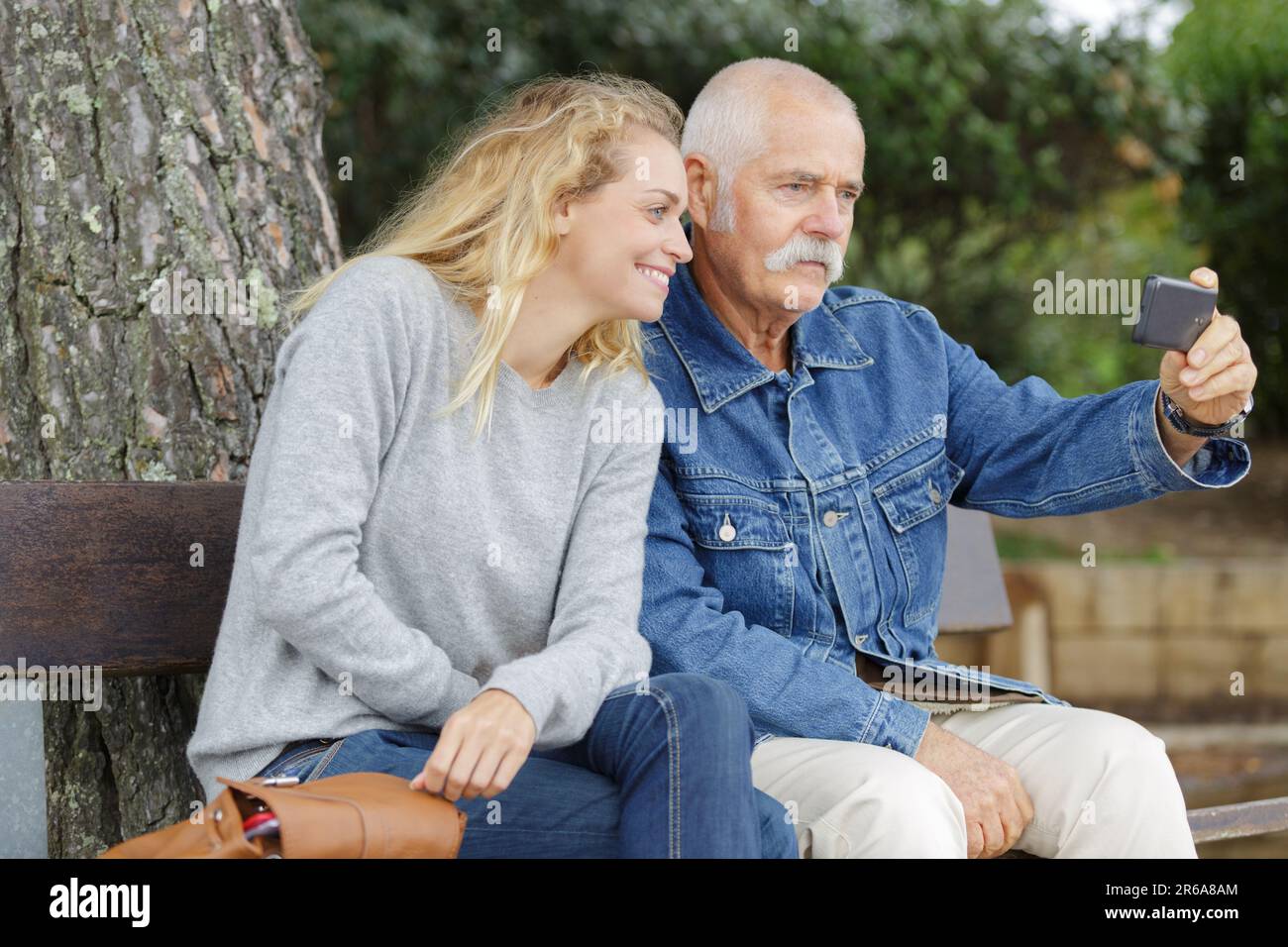 Father daughter tourist traveling hi-res stock photography and images ...