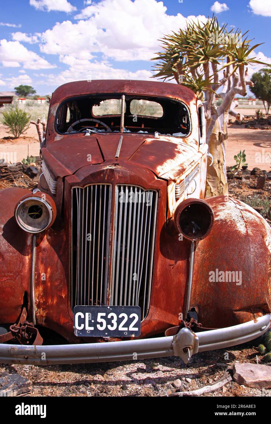 Verrosteter Oldtimer am Stra Stock Photo - Alamy