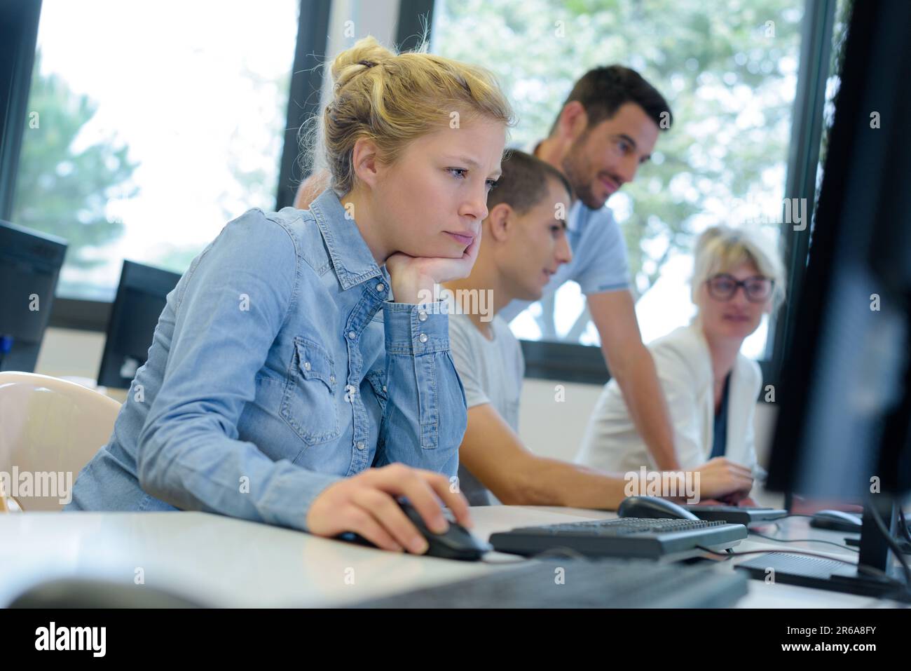 Computer classes hi-res stock photography and images - Alamy