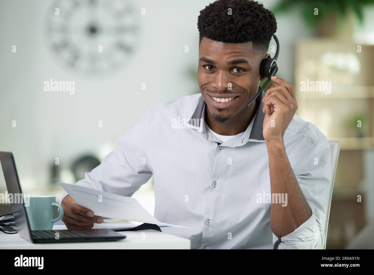 Telesales hi-res stock photography and images - Alamy