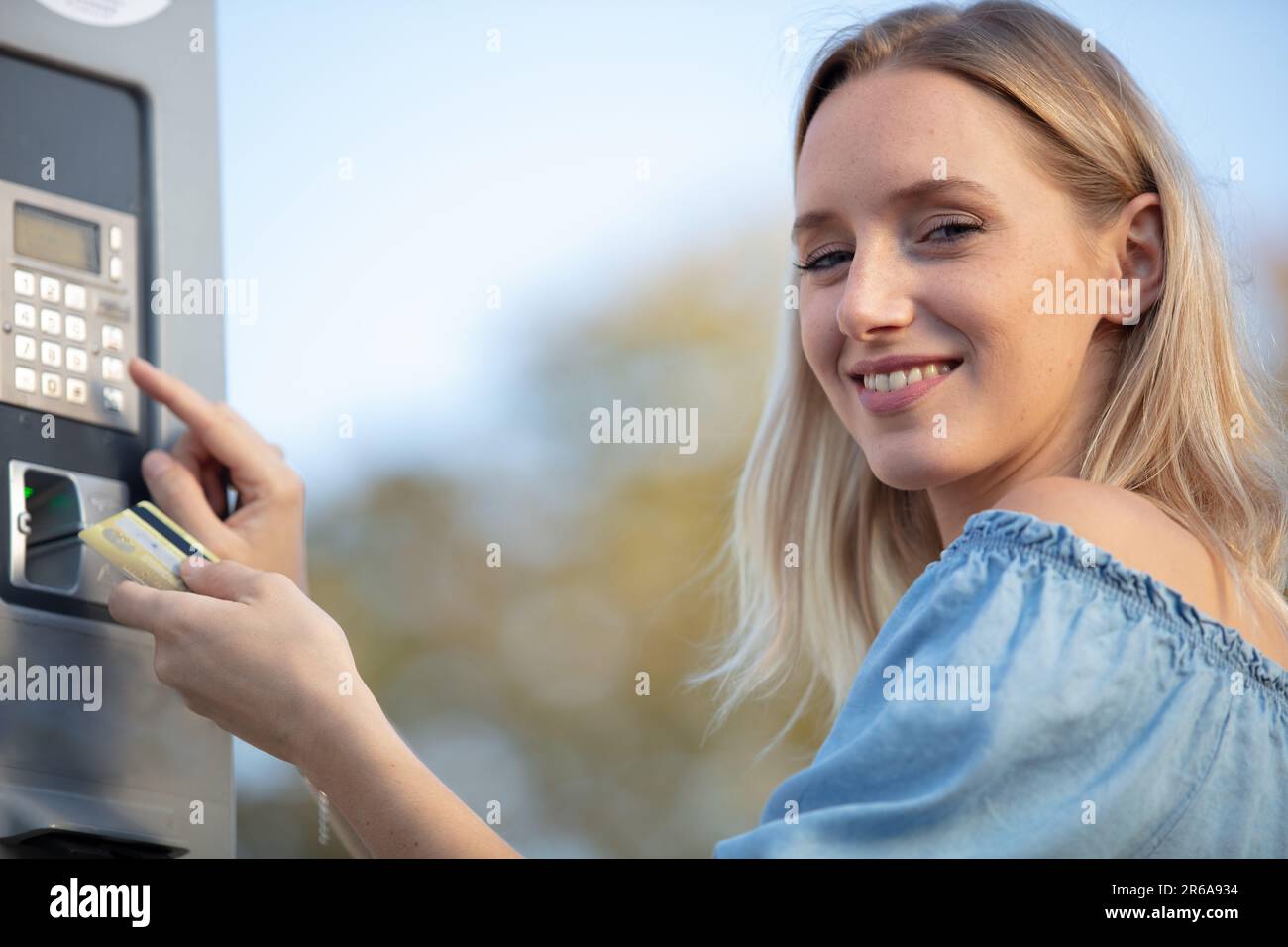 Using contactless summer hi-res stock photography and images - Alamy