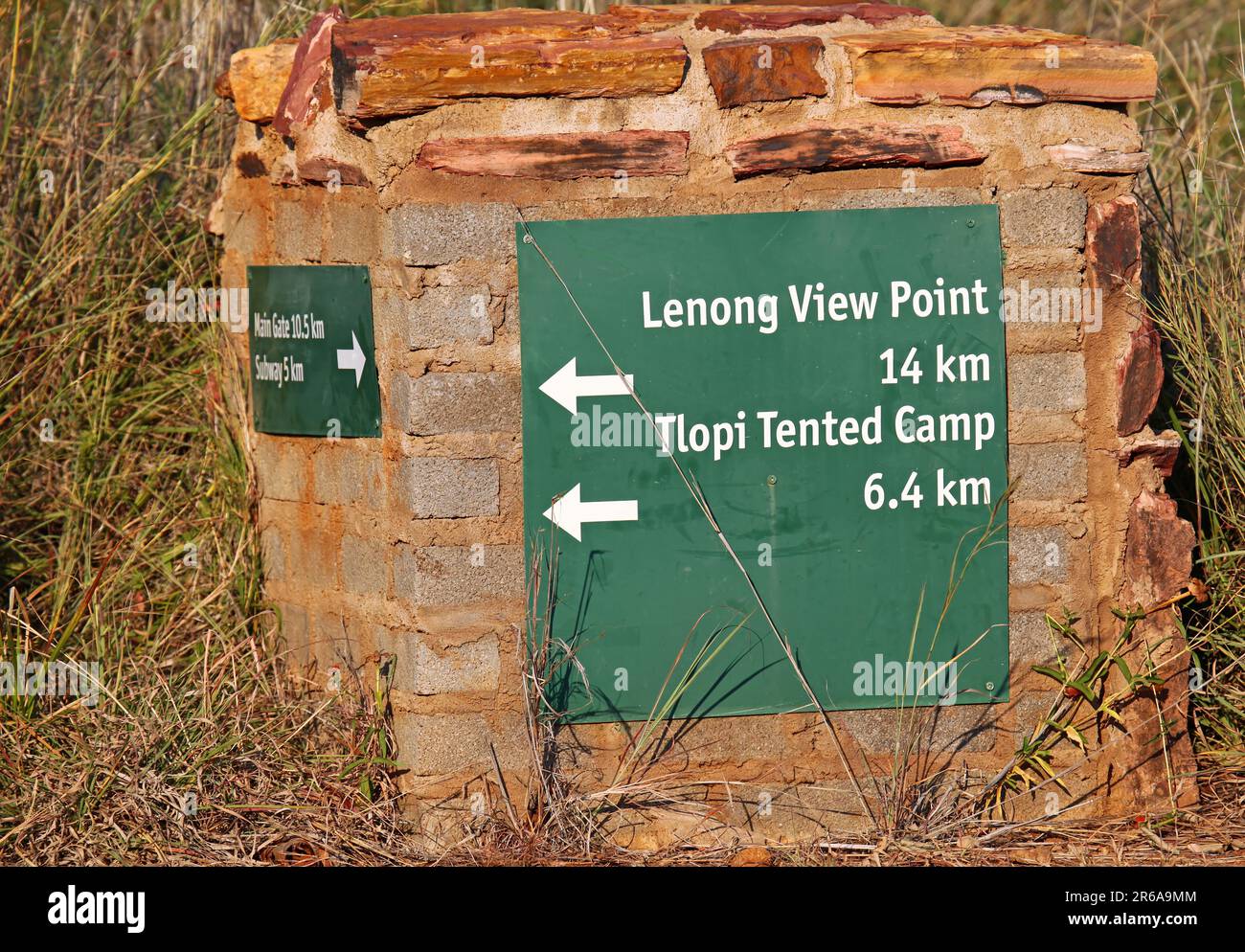 Ausschilderung Lenong Drive im Marakele-Nationalpark, S Stock Photo - Alamy