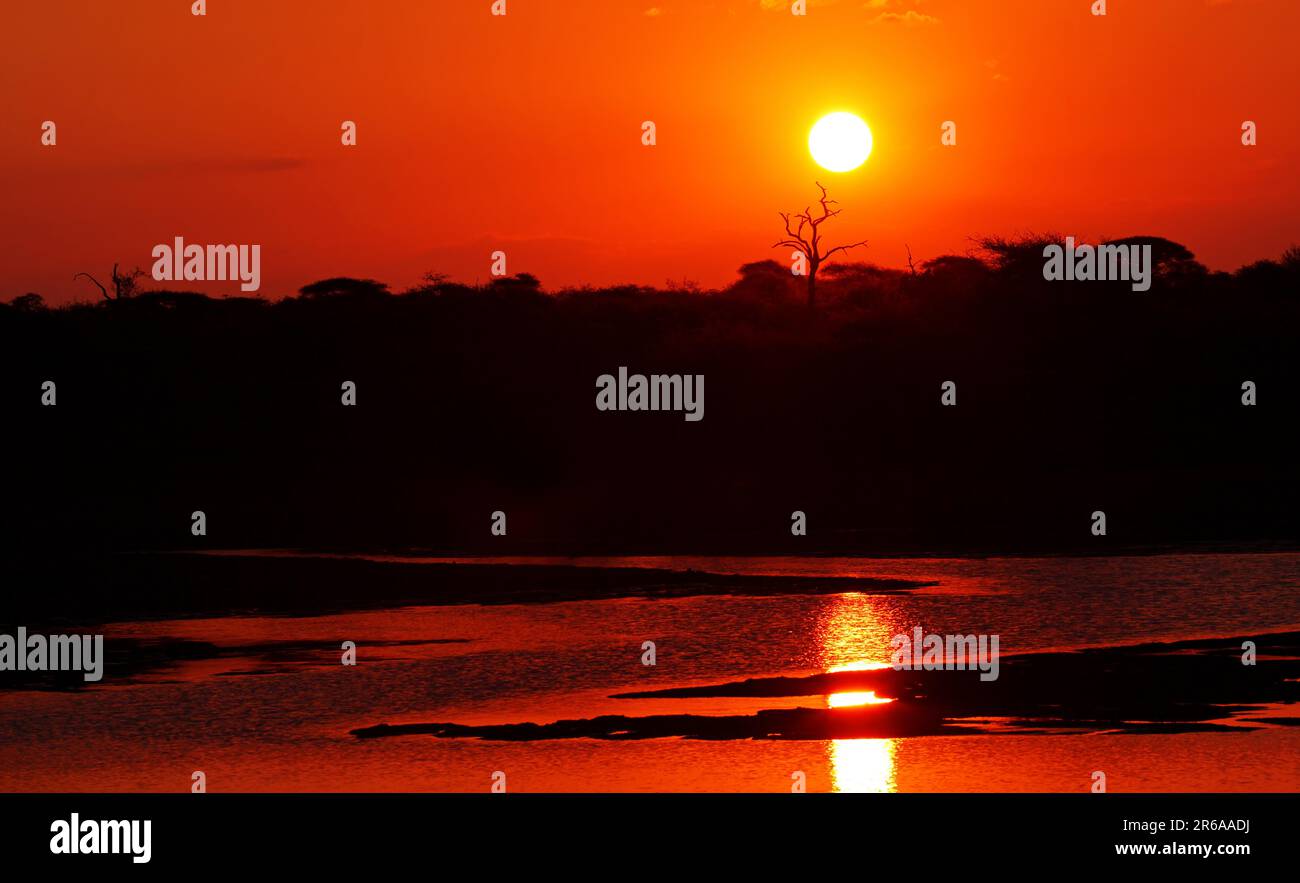 Sonnenuntergang am Sunset Dam, Kruger Nationalpark, S Stock Photo - Alamy