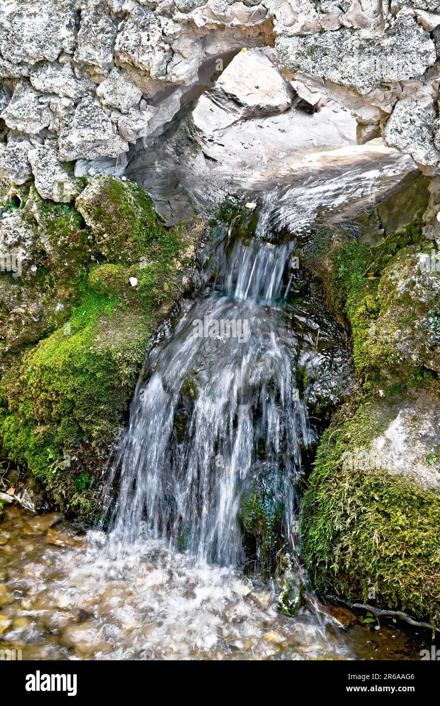 Water falling from a height hi-res stock photography and images - Alamy