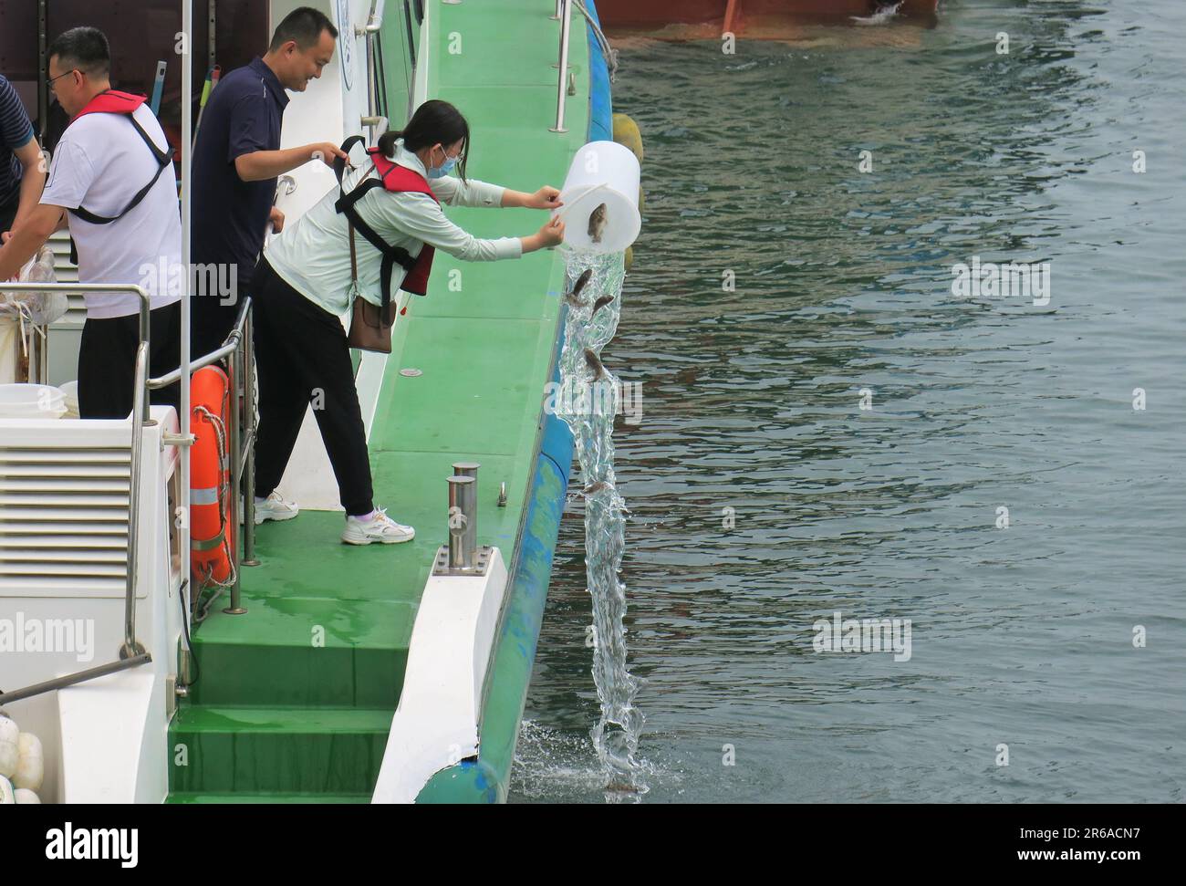 Yantai, China. 08th June, 2023. Staff members of the "Geng Hai No. 1 ...
