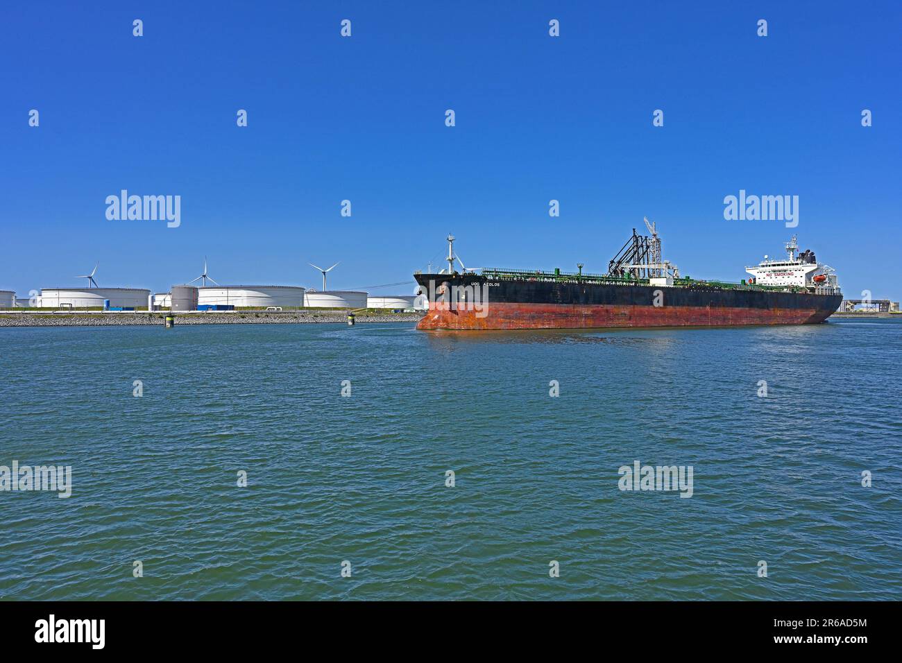 Oil tanker discharging water hi-res stock photography and images - Alamy